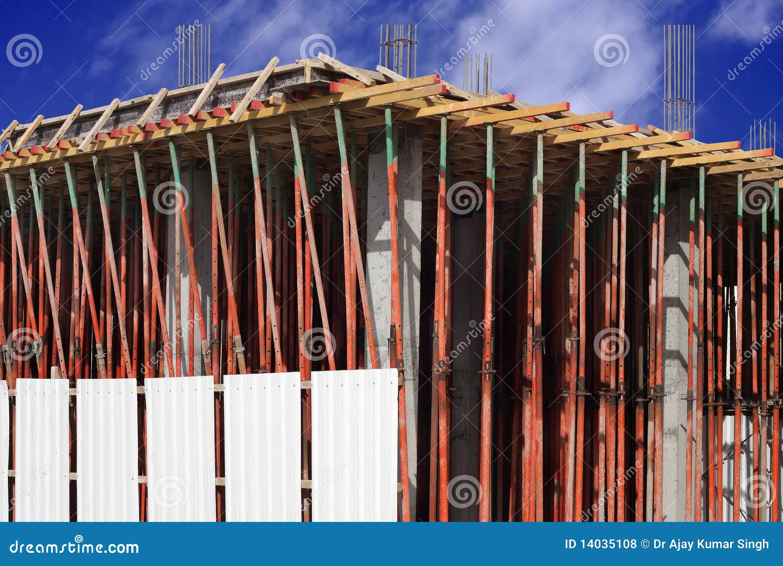 Plots Réglables D'échafaudage Pour Le Support De Faisceau Photo stock ...