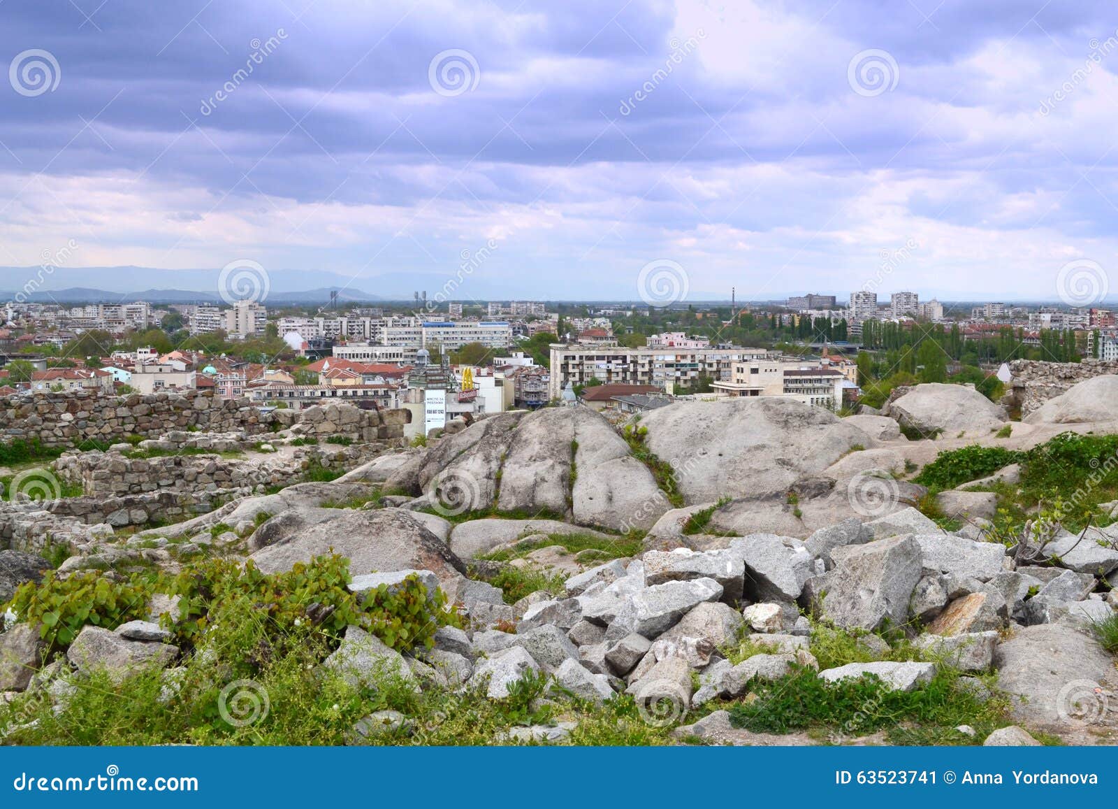 Plowdiw-Stadtskyline redaktionelles foto. Bild von draussen - 63523741