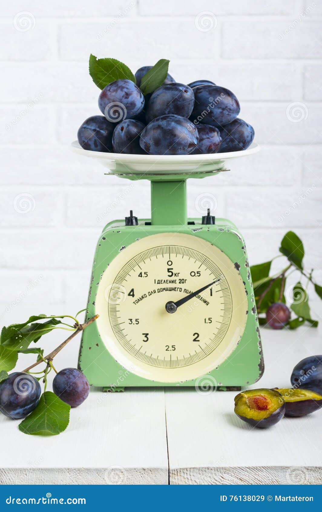 Vintage Scale Stock Photography | CartoonDealer.com #62046176