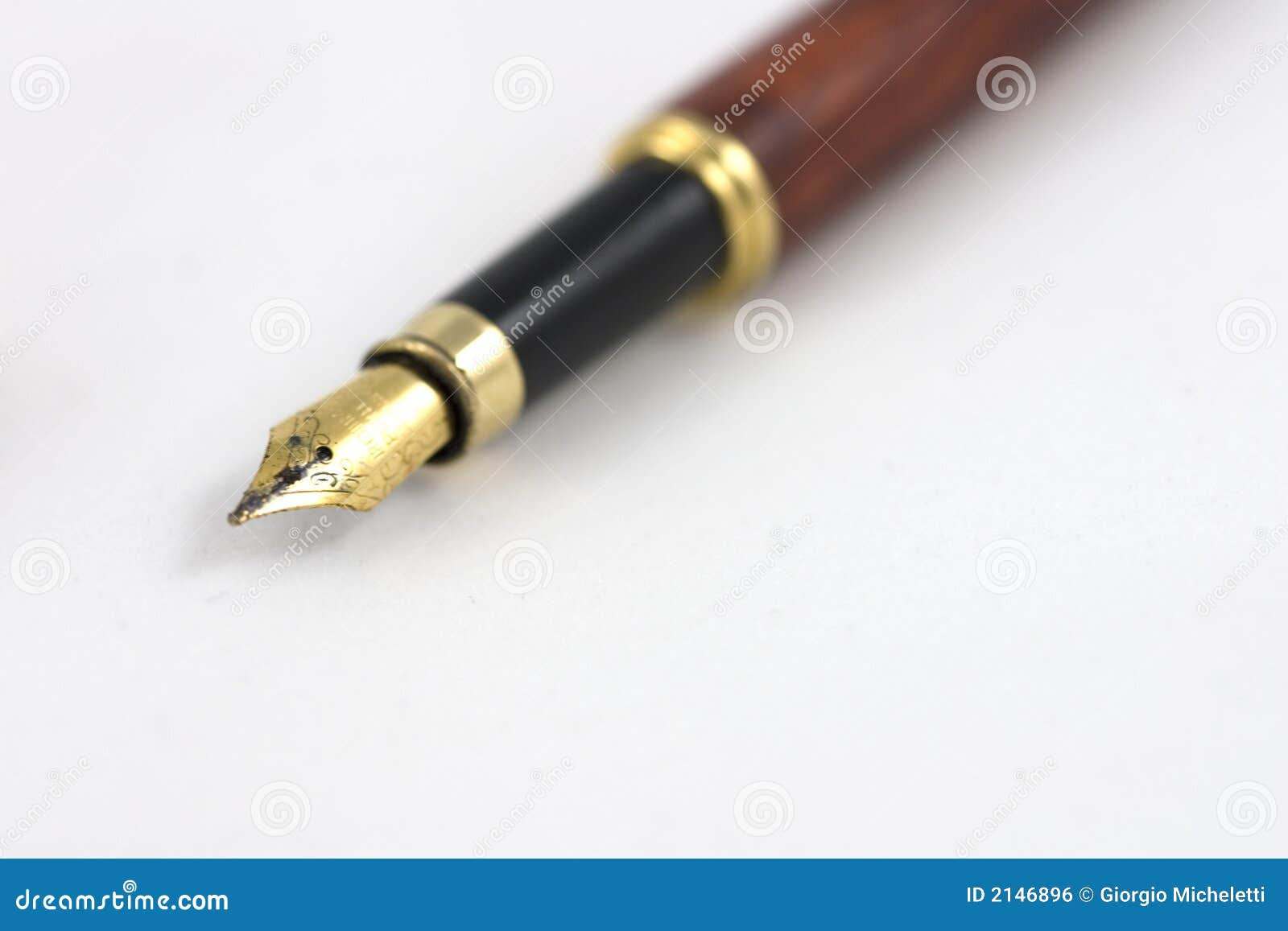 Pluma usada vieja foto de archivo. Imagen de fondo, negro - 2146896