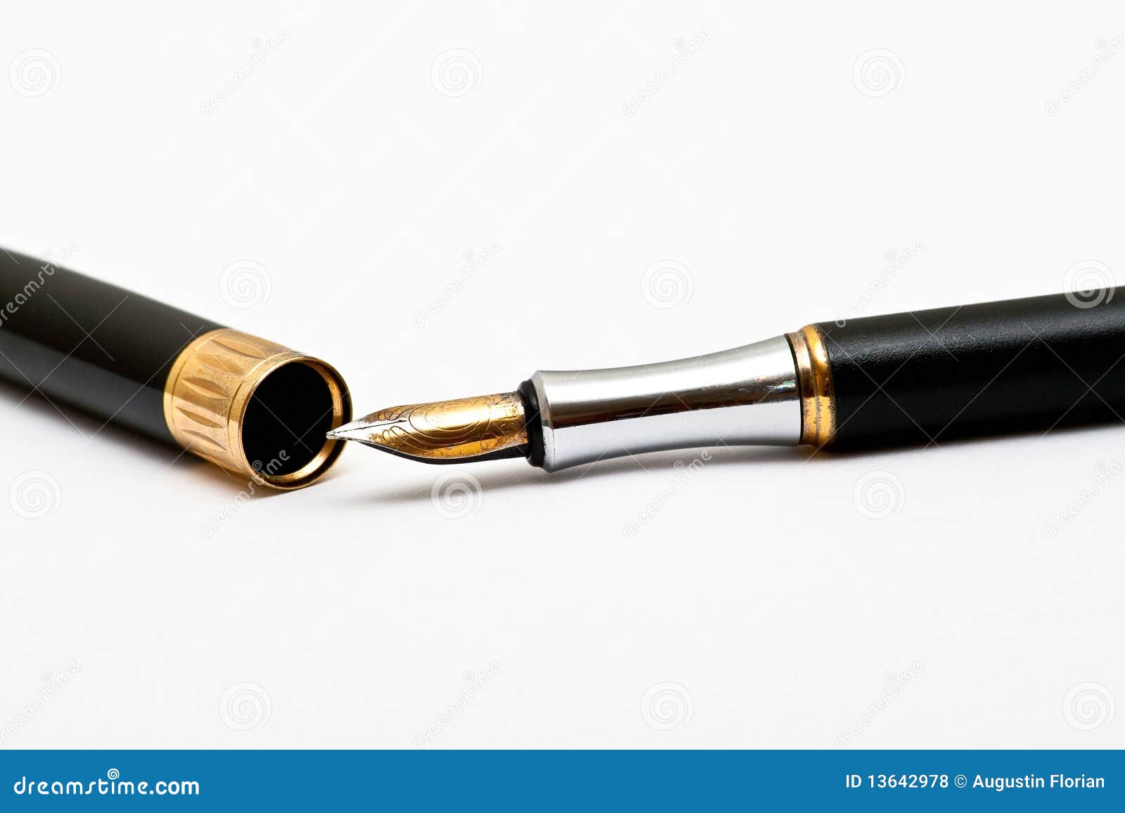 Pluma Vieja Aislada En Blanco Foto de archivo - Imagen de gris, equipo ...