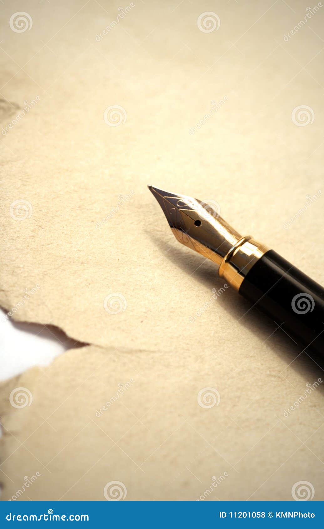 Pluma y papel viejos foto de archivo. Imagen de retro - 11201058