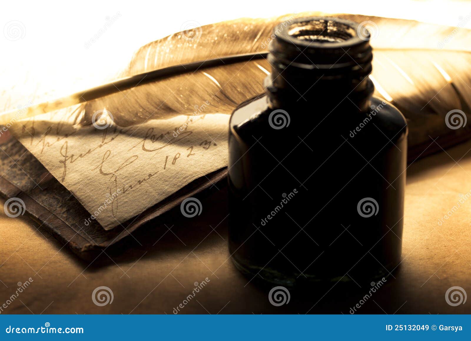 Pluma y tintero imagen de archivo. Imagen de antiguo - 25132049