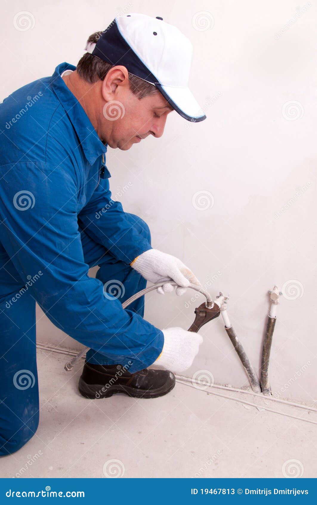 Plumber fixing water pipe stock image. Image of repairman - 19467813
