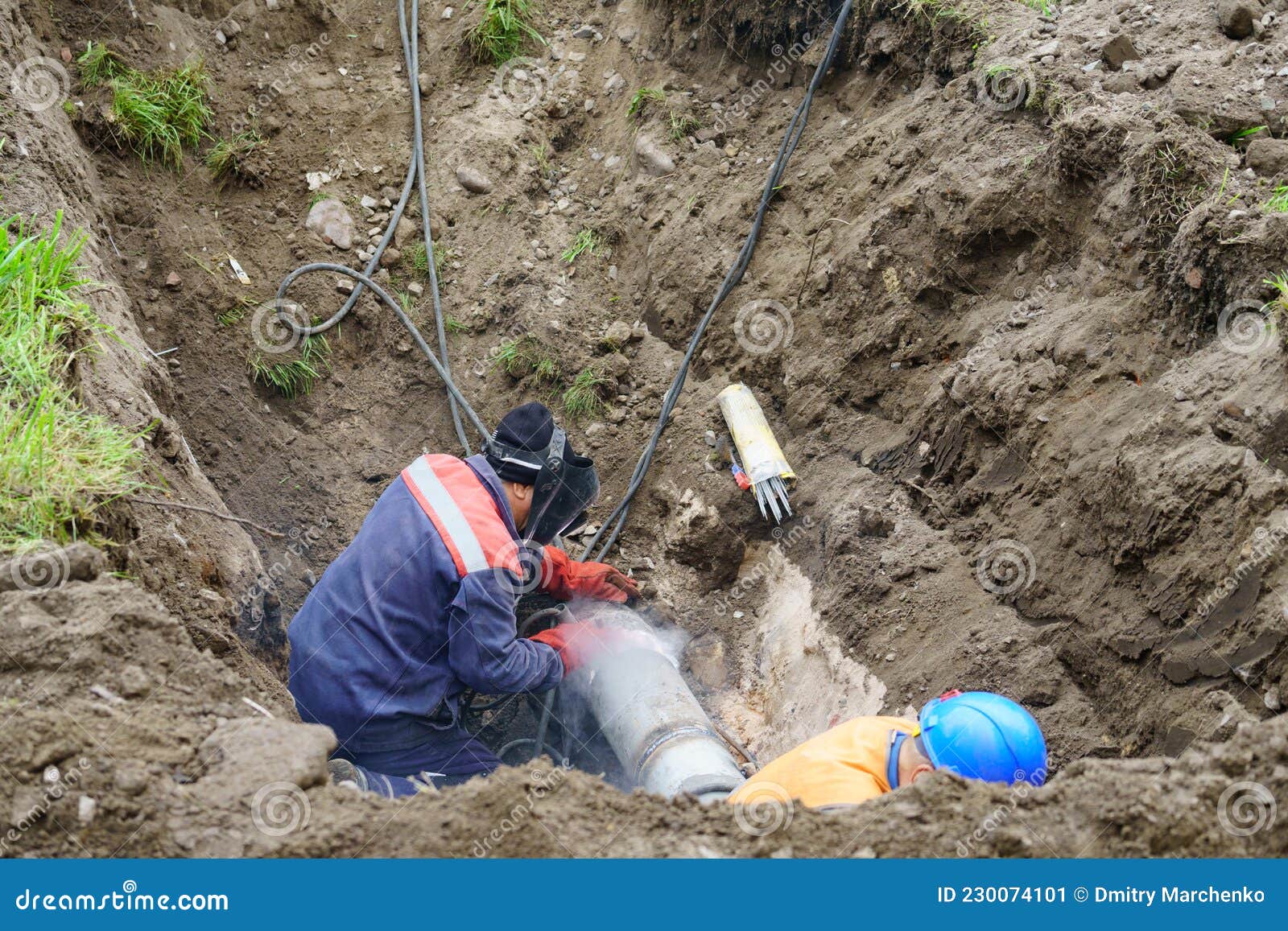 Utility Worker Fixing Broken Water Main. Sewerage Pipe Repair Concept ...