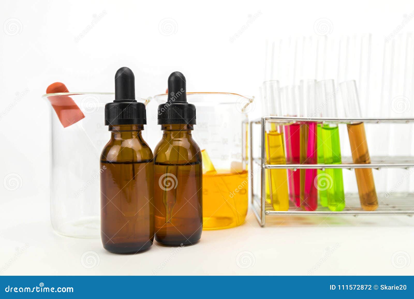 Plusieurs Solution Chimique Dans Le Flacon Verrerie De Laboratoire ...