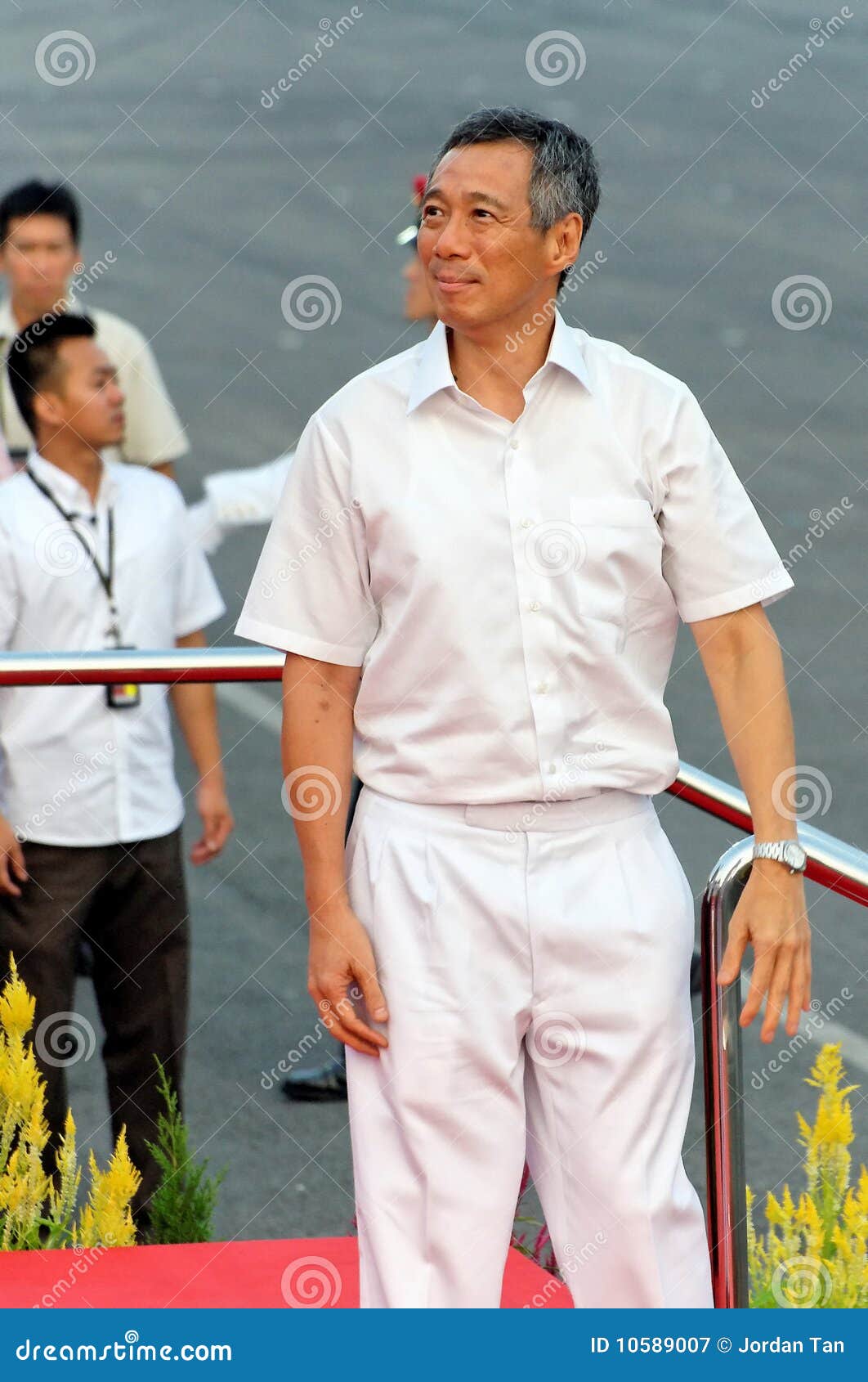 PM Lee Looking at Spectators during NDP 2009 Editorial Photography ...