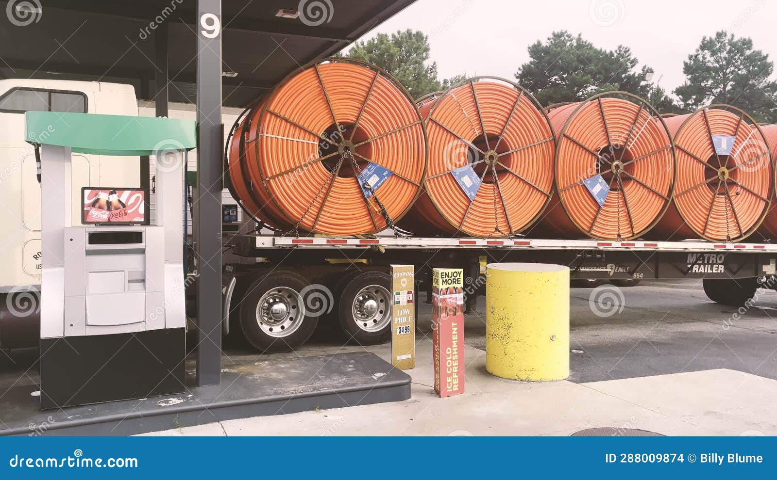 Am PM Truck Stop and Convenience Store Pan Semi Truck and Large Cable ...