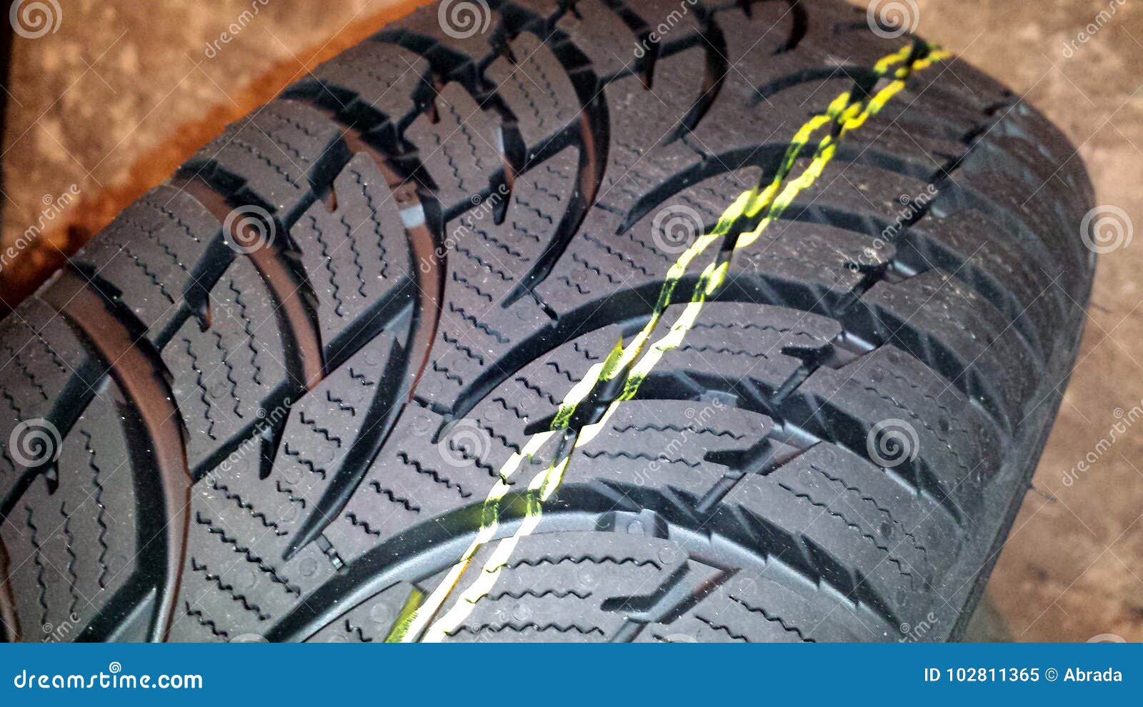 Pneu image stock. Image du atelier, mécanicien, industrie - 102811365