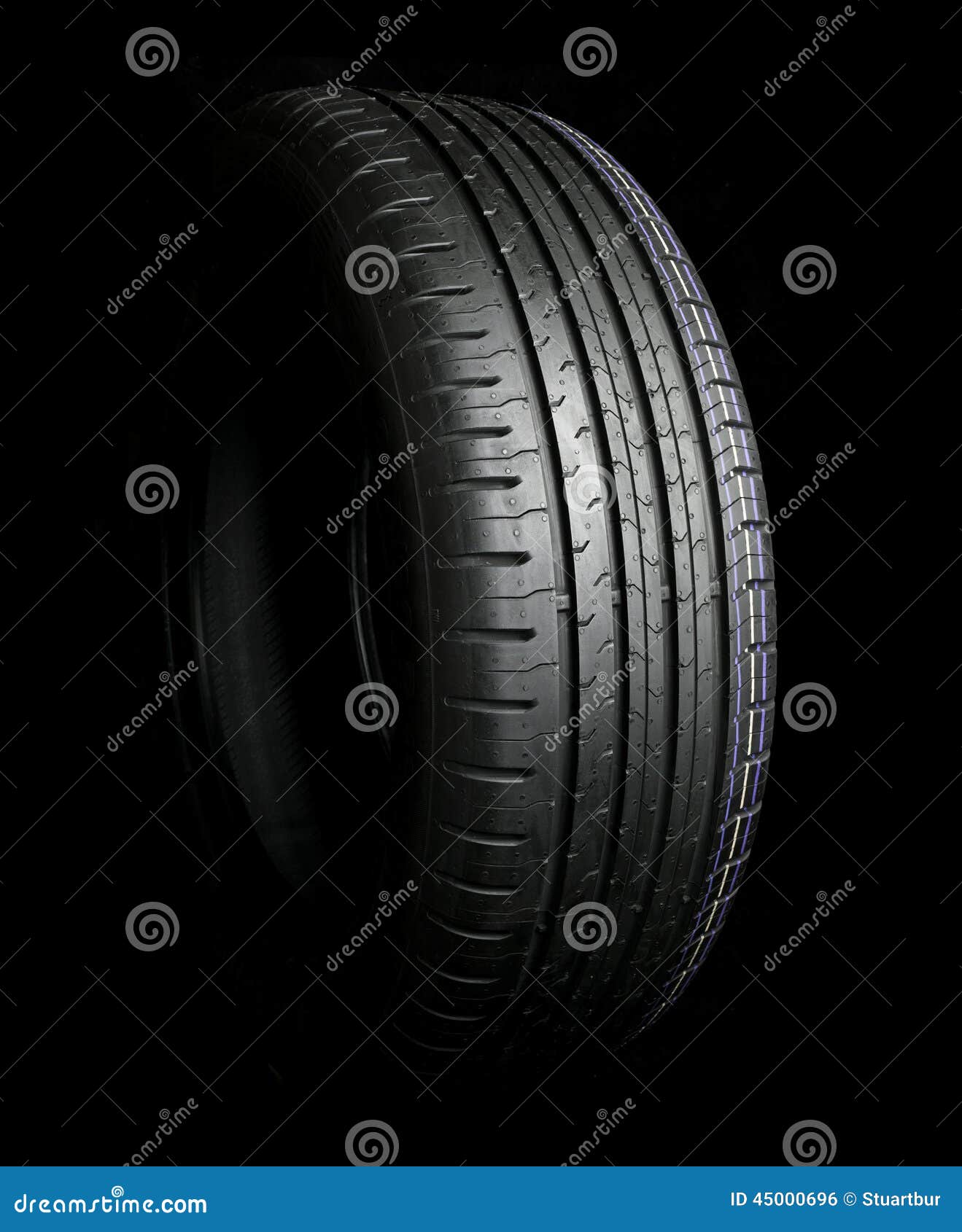 Pneu de voiture photo stock. Image du texturisé, pneus - 45000696