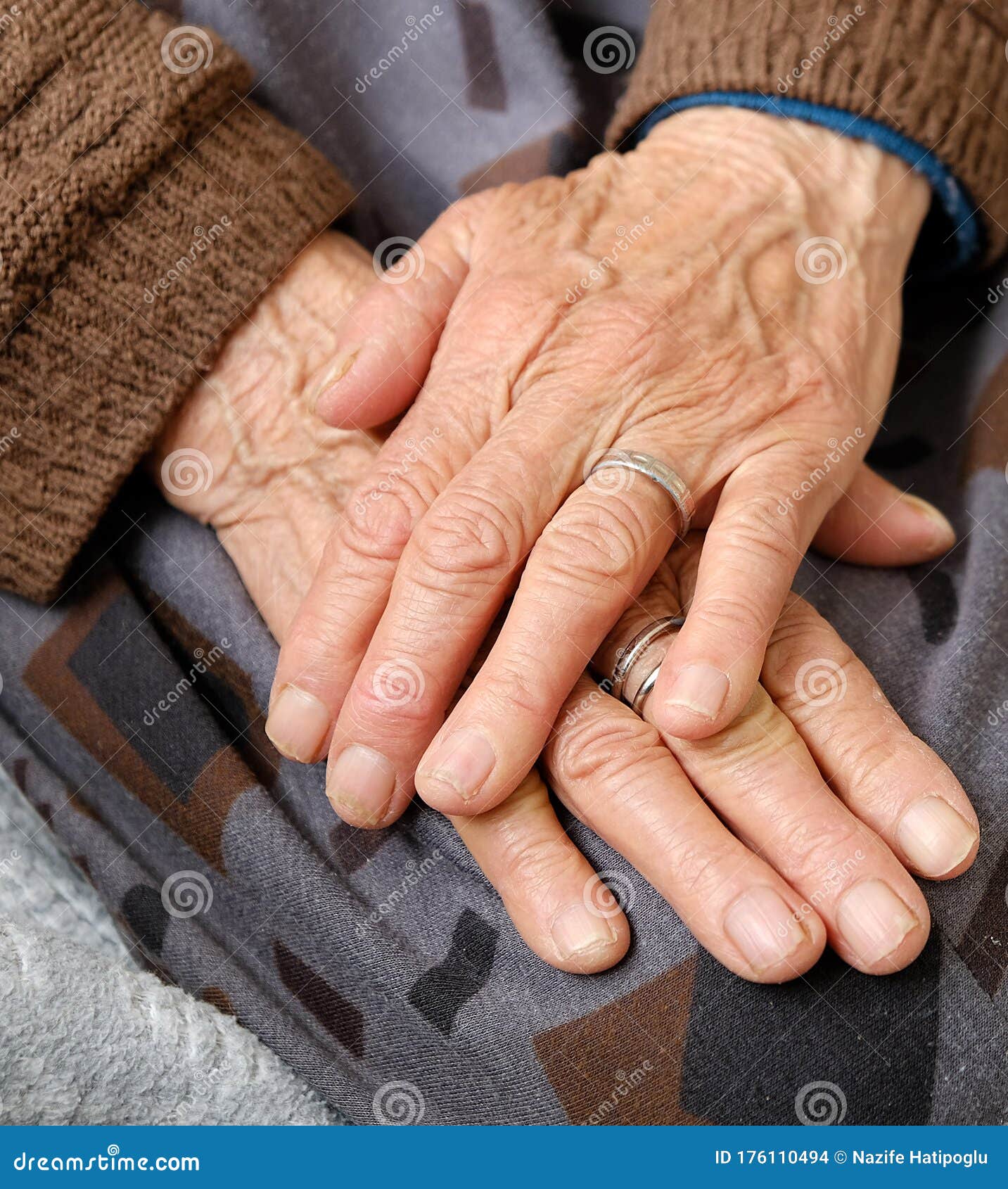 Pobre Anciano Esperando La Muerte Foto de archivo - Imagen de muerto ...