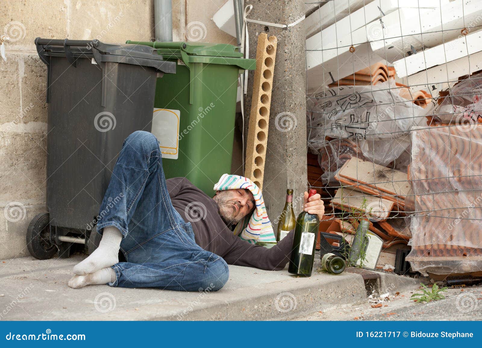 Pobre homem imagem de stock. Imagem de bêbedo, caucasiano - 16221717