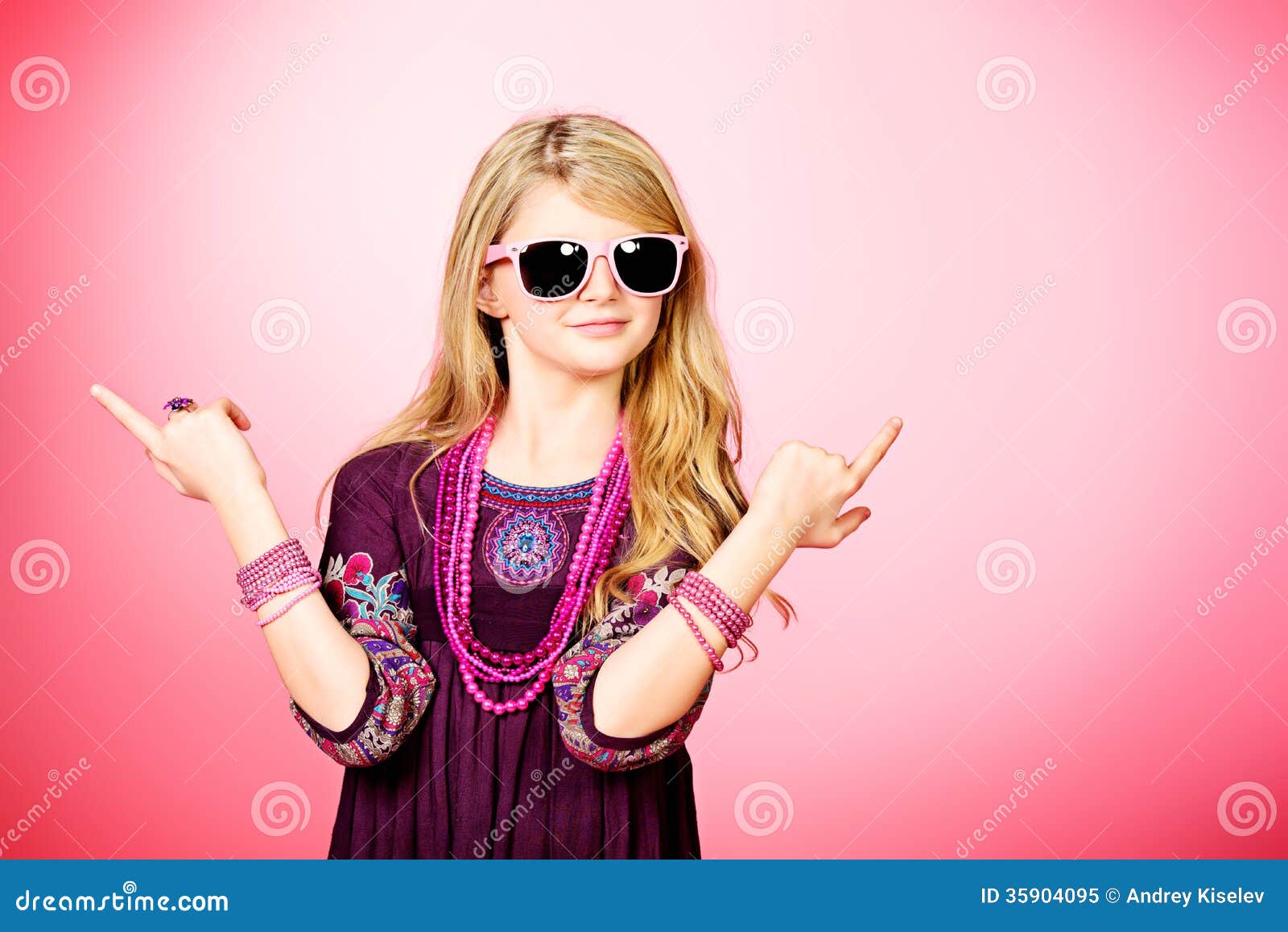 Poca moda imagen de archivo. Imagen de ropas, lindo, belleza - 35904095