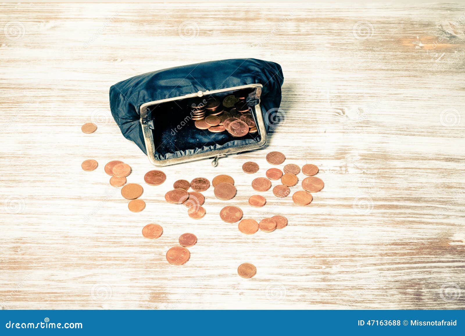 Pochi soldi fotografia stock. Immagine di crisi, inflazione - 47163688