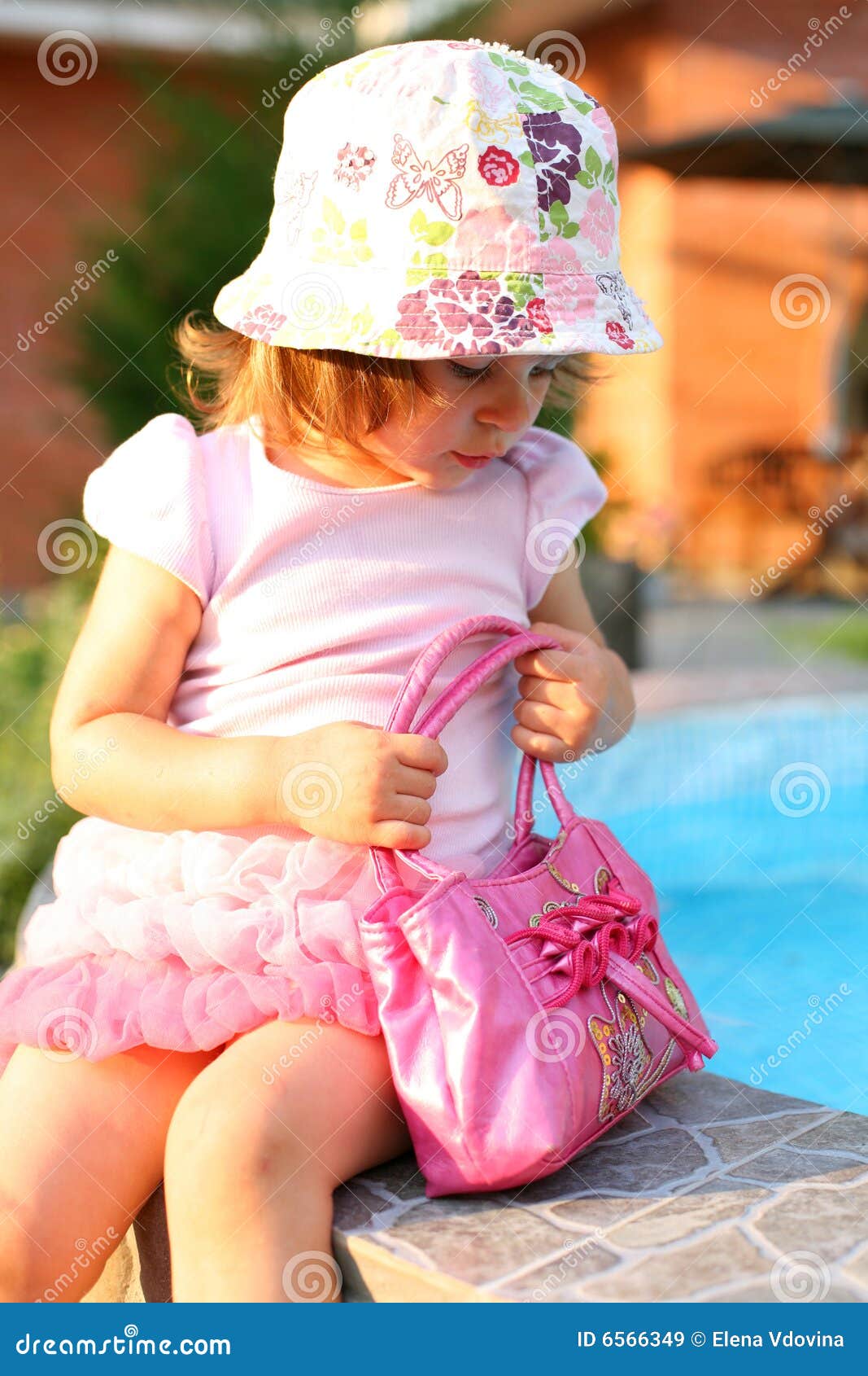 Poco falta imagen de archivo. Imagen de caliente, cabritos - 6566349