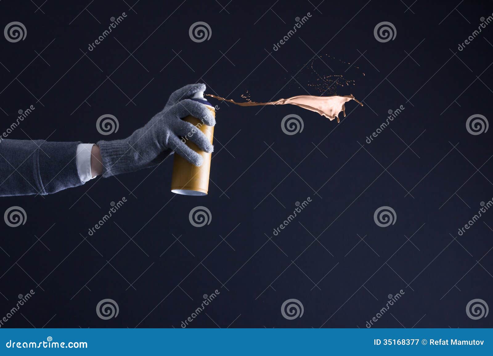 Poder De Espray De La Pintada a Disposición Imagen de archivo - Imagen ...