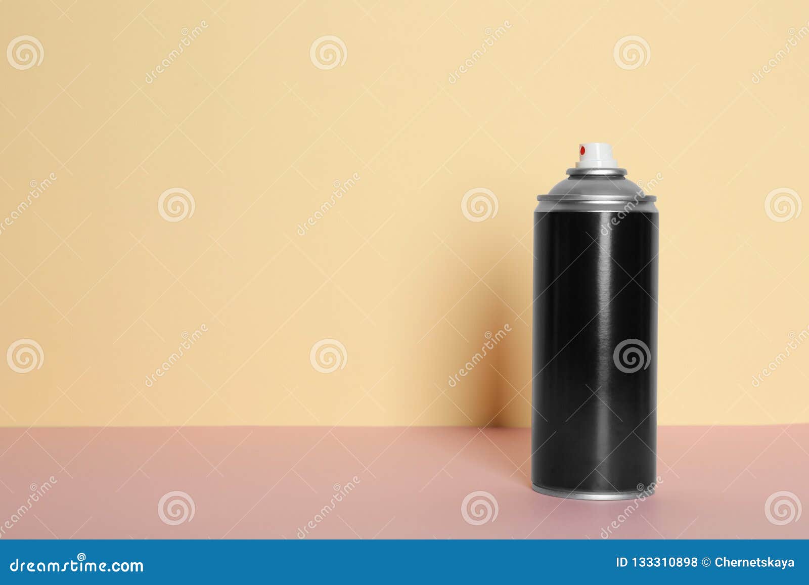 Poder De Pintura De Espray En Fondo Del Color Foto de archivo - Imagen ...