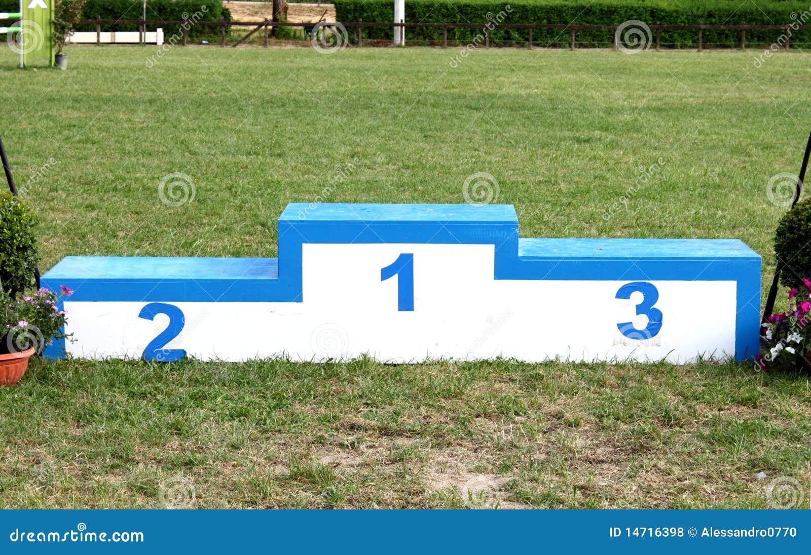 Podium im Stadion stockfoto. Bild von athletisch, silber - 14716398