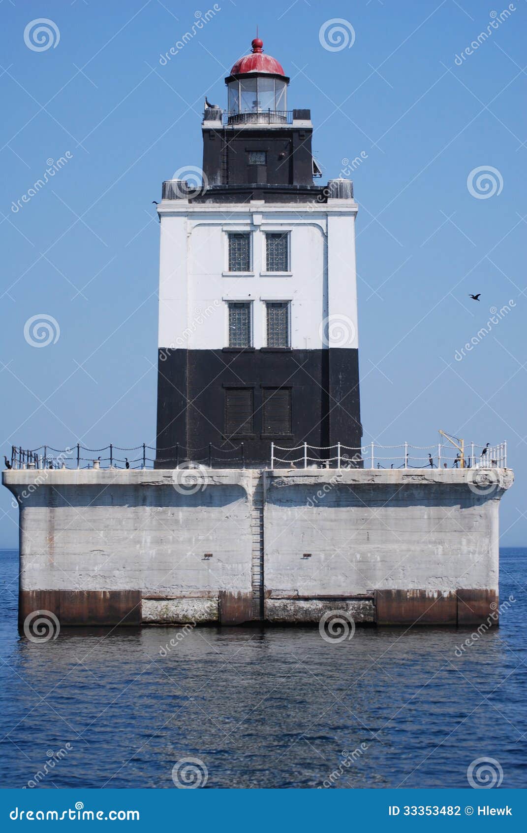The Poe Reef Lighthouse stock photo. Image of commerce - 33353482