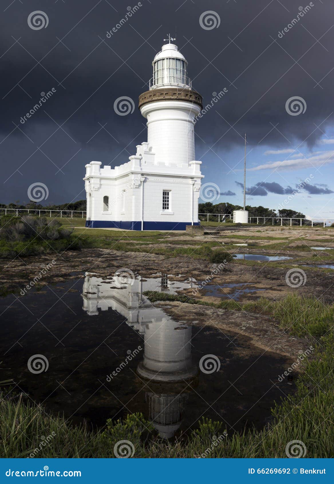 Point Perpendicular Lighthouse Stock Photo - Image of white, lighthouse ...