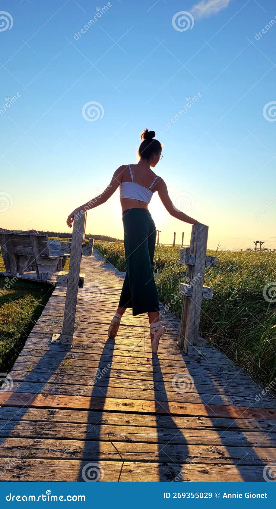 Pointe Dancer in the Sunset Stock Image - Image of beach, woman: 269355029