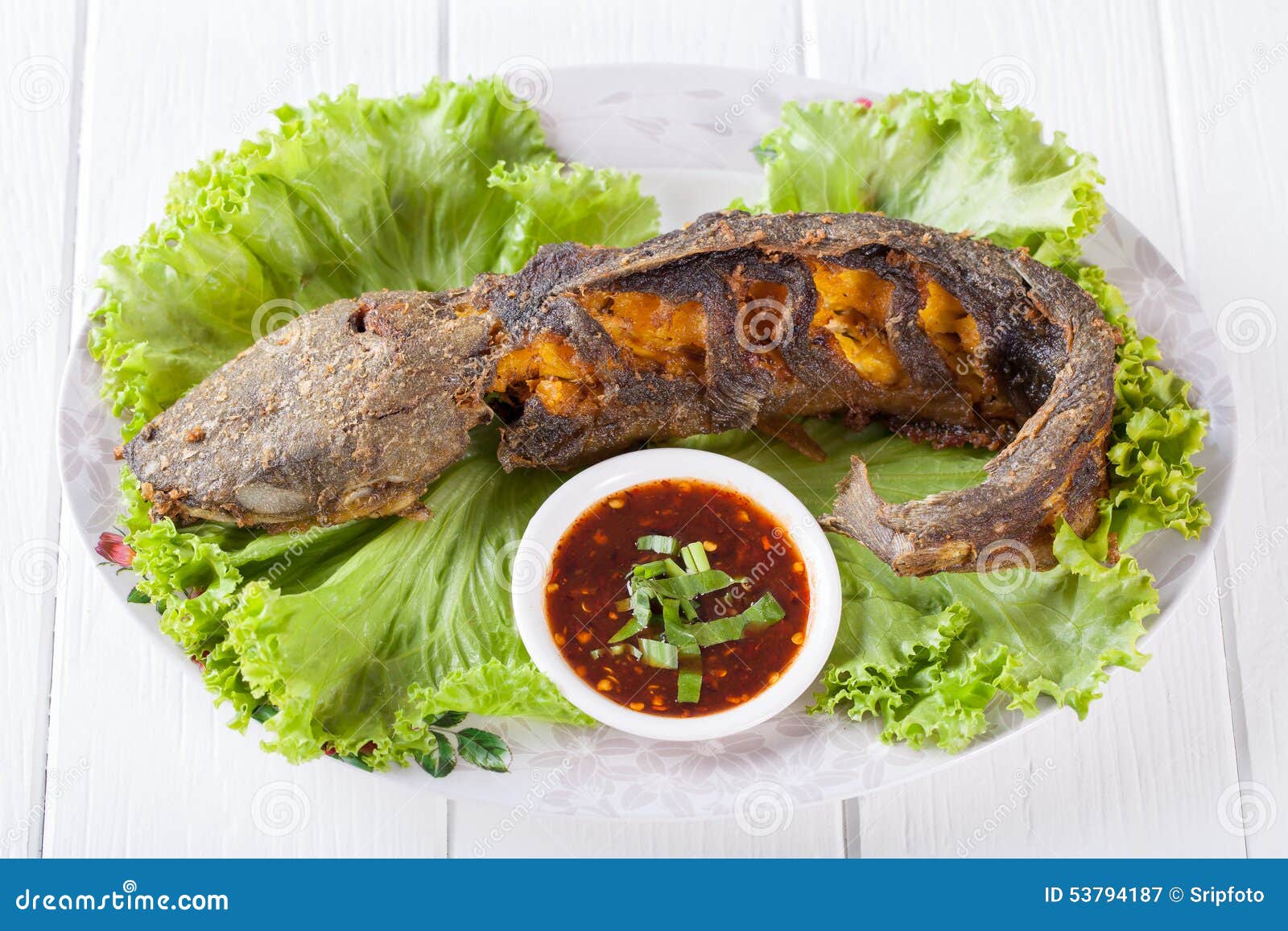 Poisson-chat grillé image stock. Image du cuisinier, thaïlande - 53794187