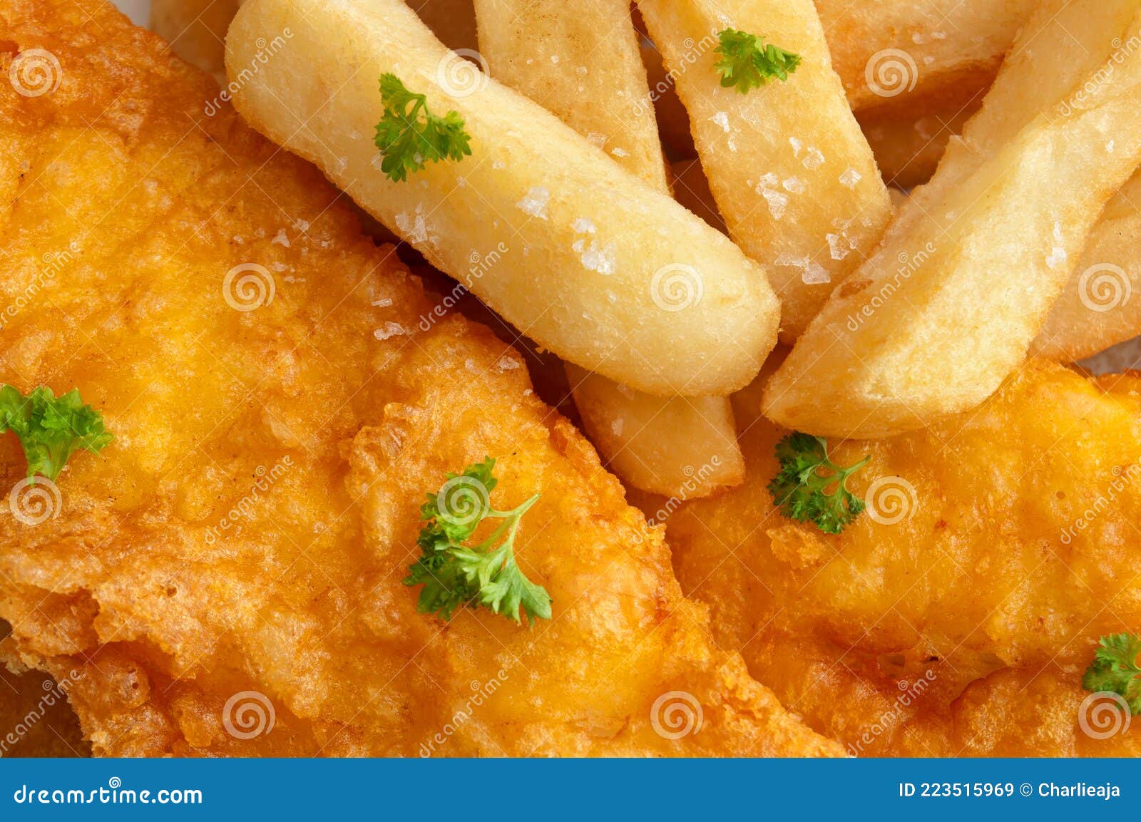 Poisson et frites image stock. Image du citron, croquant - 223515969