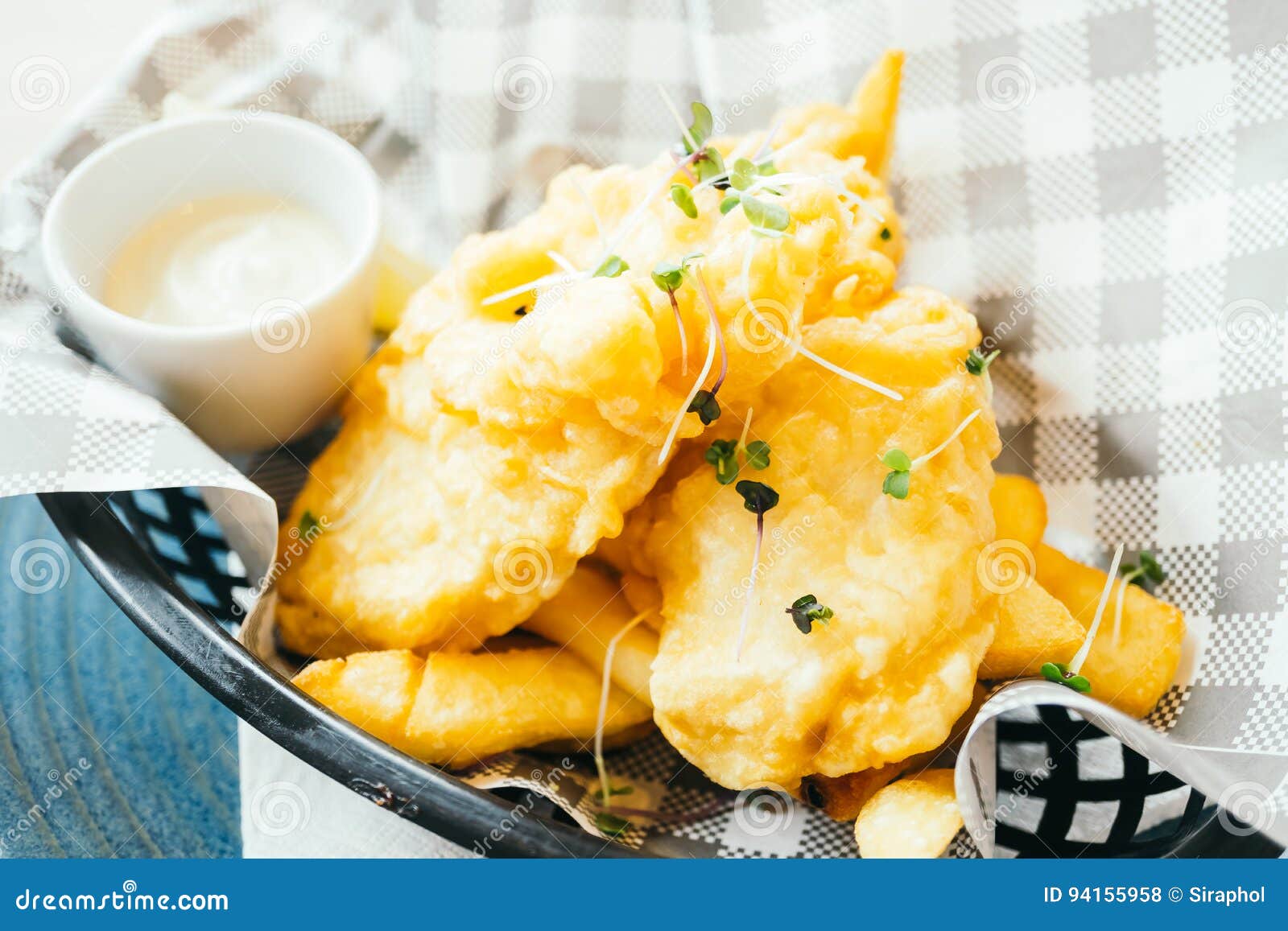 Poisson-frite photo stock. Image du cuisinier, dîner - 94155958