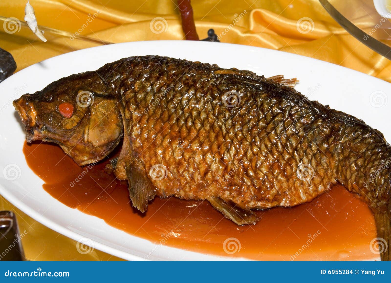 Poissons chinois de repas photo stock. Image du salades - 6955284