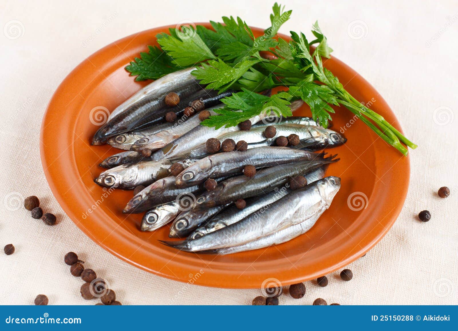 Poissons D'anchois D'une Plaque Rustique Photo stock - Image du ...