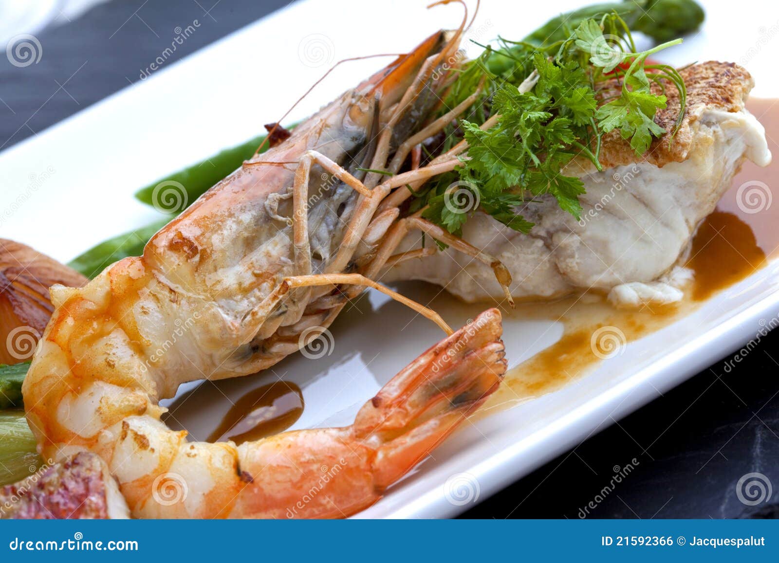 Poissons et crevette photo stock. Image du sauce, gourmet - 21592366