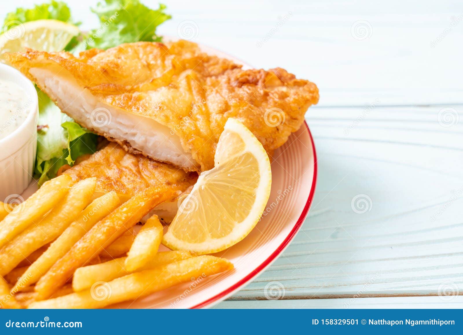 Poissons et frites image stock. Image du frit, traditionnel - 158329501