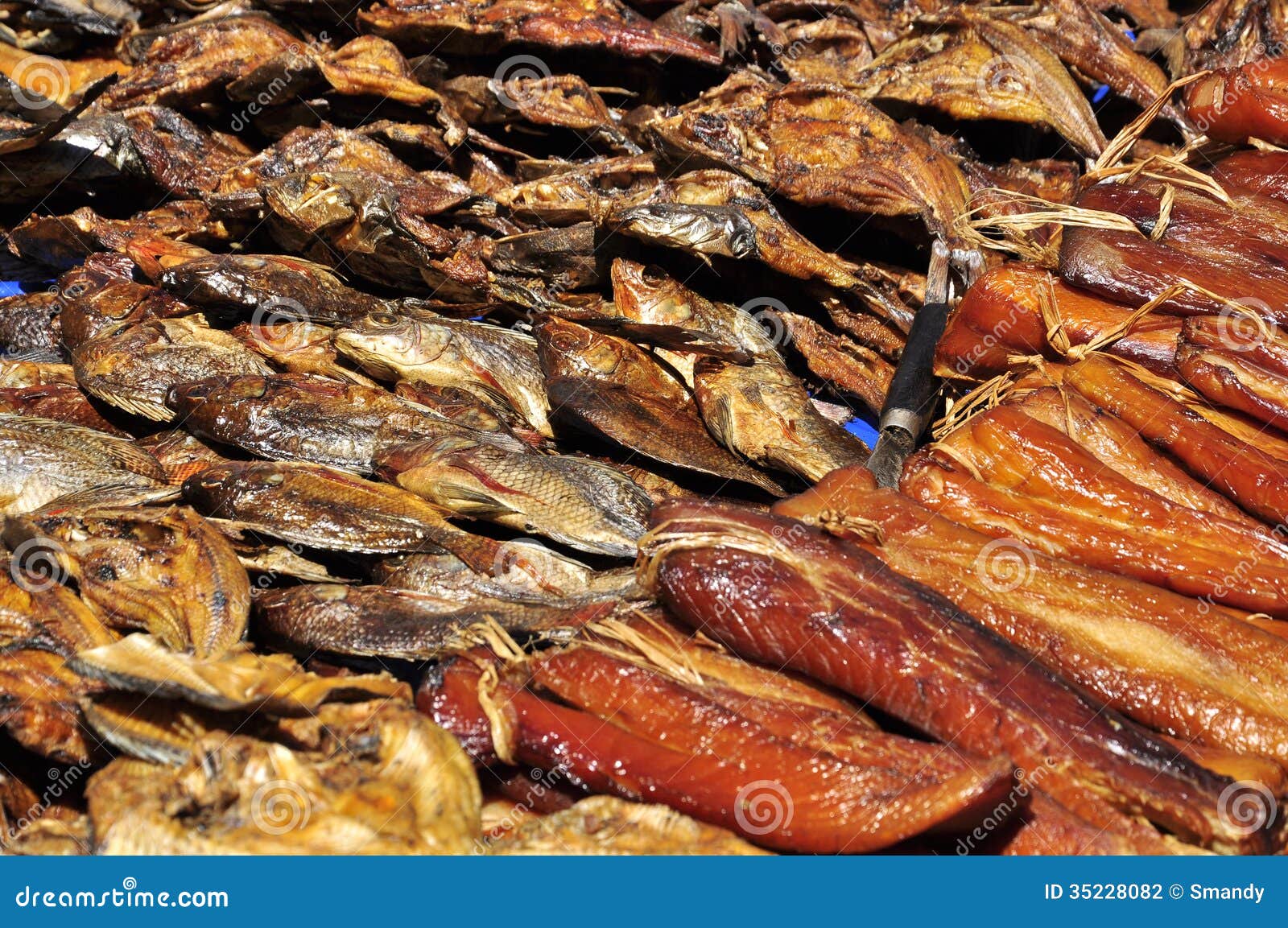 Poissons Secs Sur Le Marché Photo stock - Image of nourriture, poissons ...