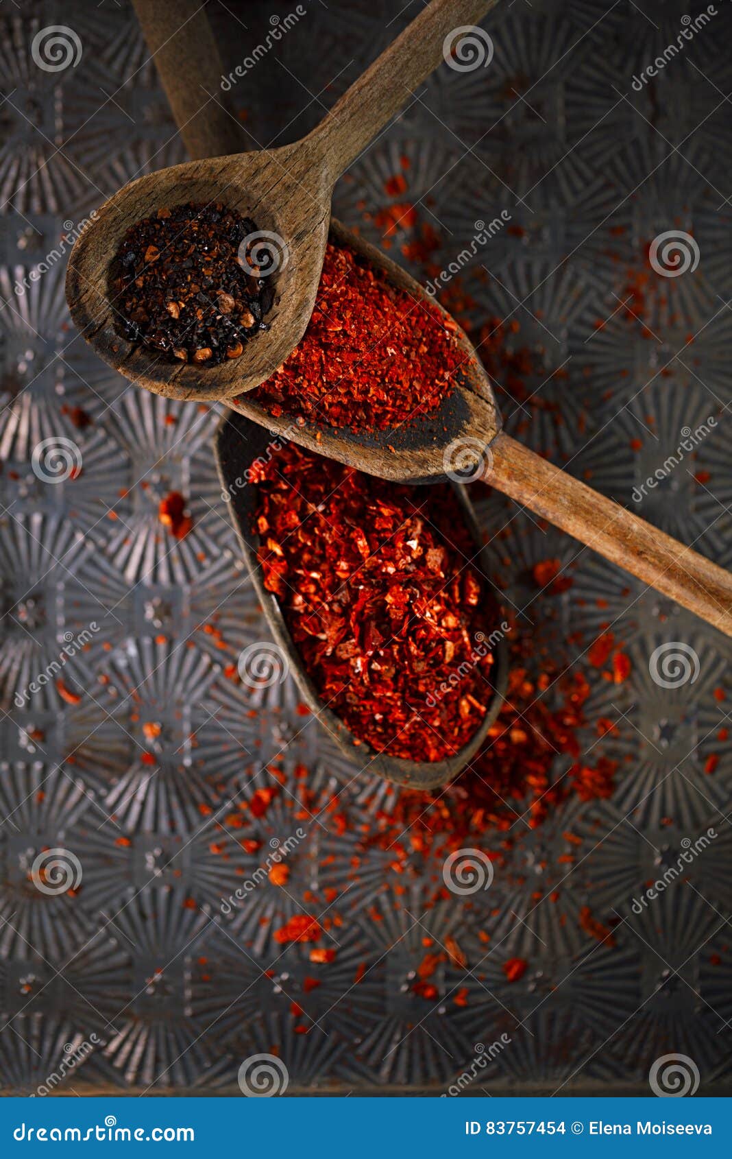 Poivre De Piments D'un Rouge Ardent Photo stock - Image du organique ...
