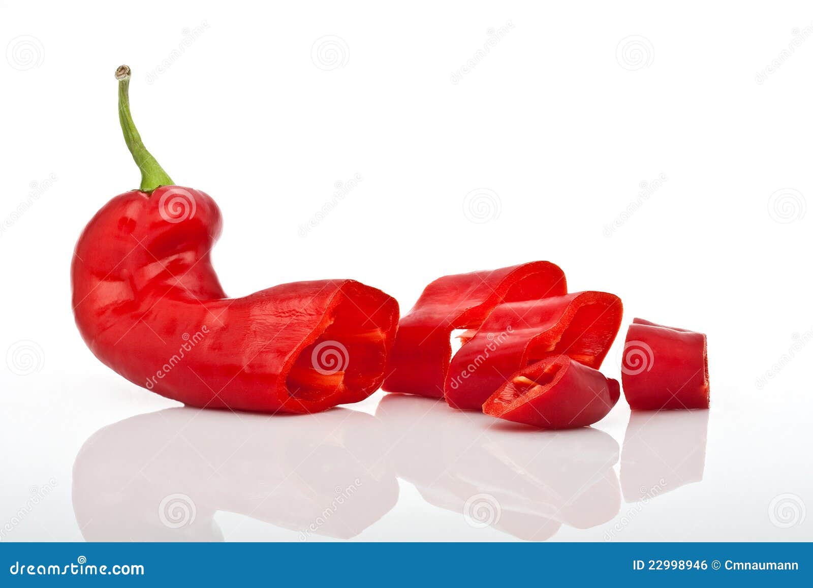 Poivron Rouge Sur Le Fond Blanc Photo stock - Image du frais, moite ...