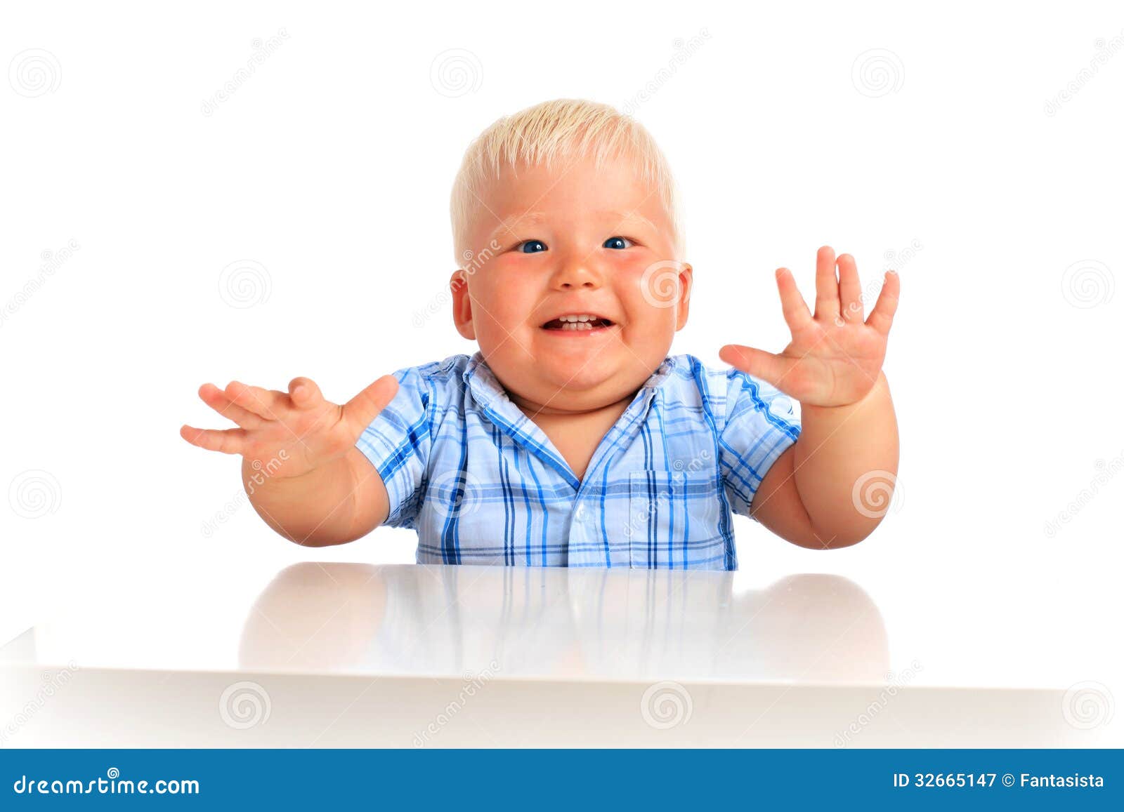 Pojke. fotografering för bildbyråer. Bild av gulligt - 32665147