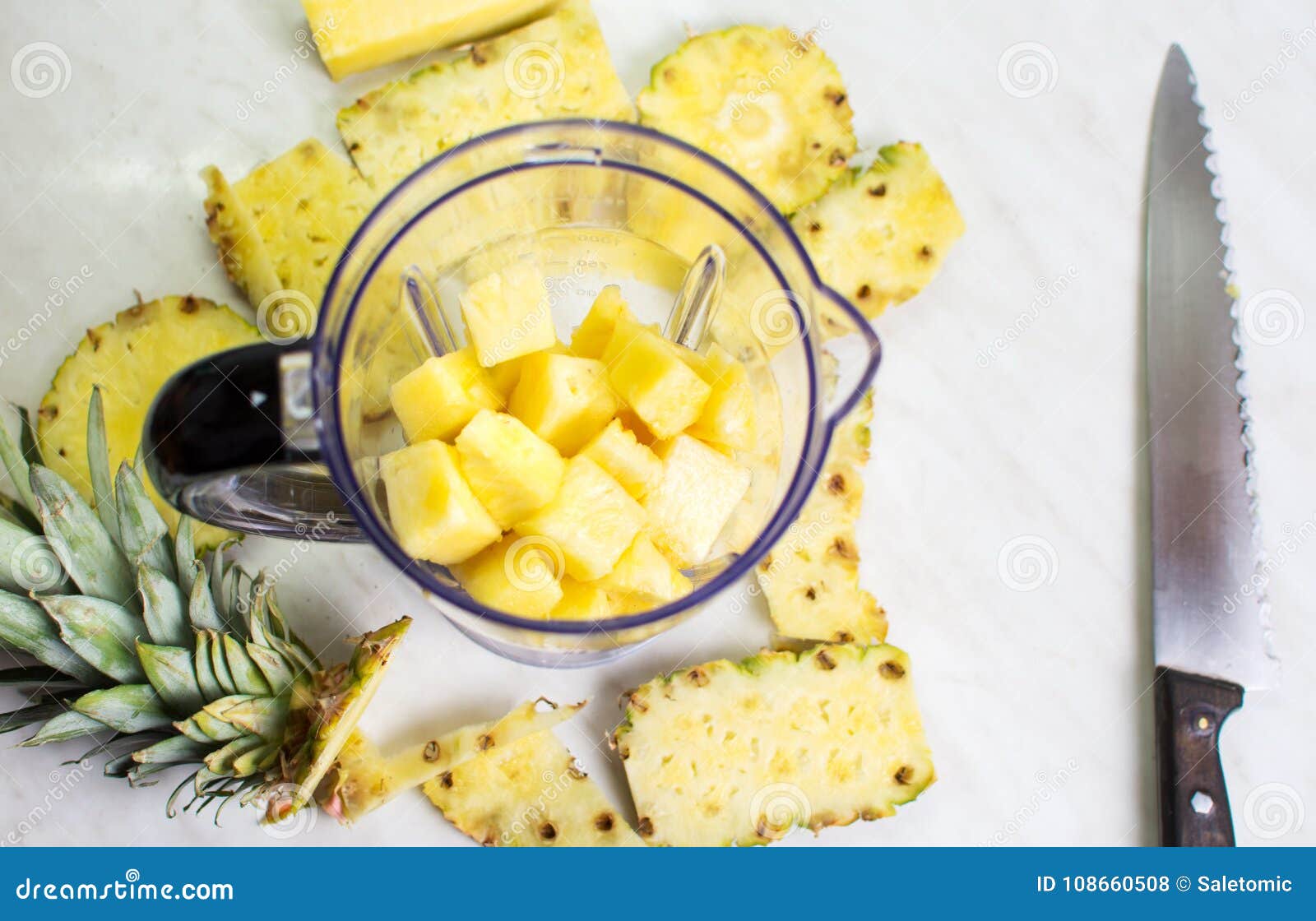 Pokrojony Ananas W Blender Dla Smoothie Zdjęcie Stock - Obraz złożonej ...