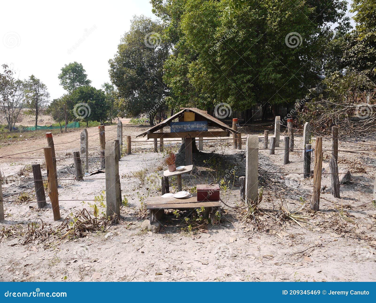 Pol Pot& X27; Grave Cambodia Editorial Stock Image - Image of garden ...