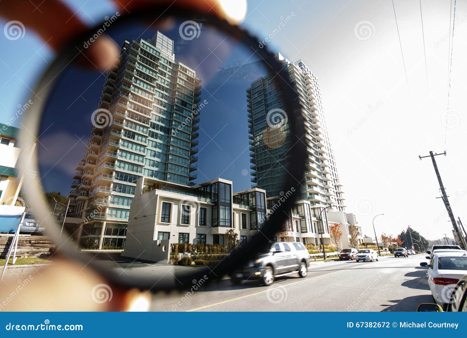 Polarizing Filter Held in Front of a Camera Lens Stock Photo - Image of ... Polarizing Filter Held in Front of a Camera Lens Stock Photo - Image of ...