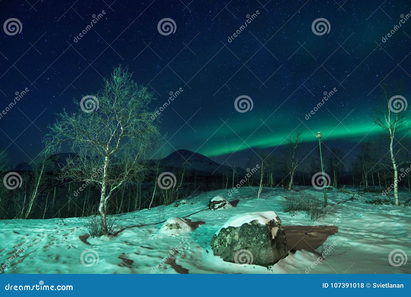 Polart Landskap Med Norrsken Arkivfoto - Bild av polart, natt: 107391018