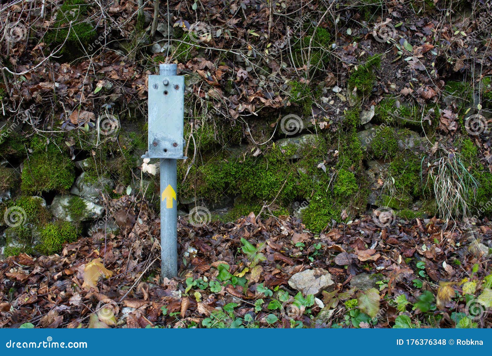 Pole Attachment for a Litter Bin with Yellow Arrow Pointing on a Empty ...
