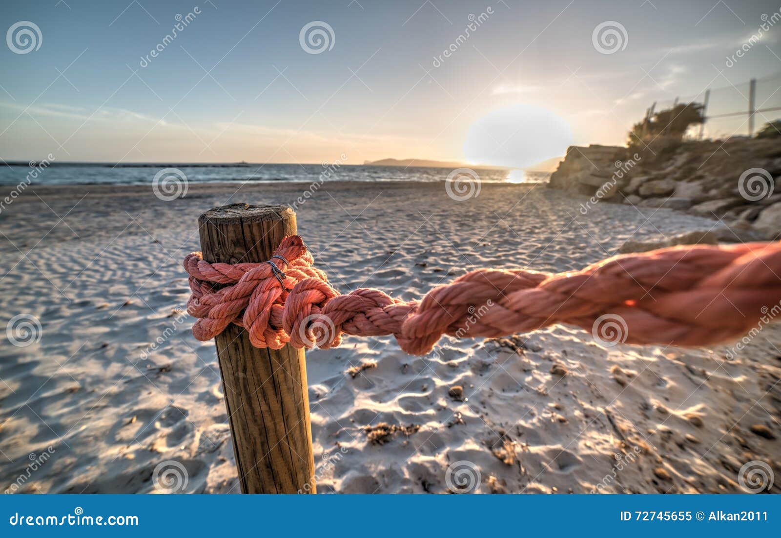 Pole Auf Dem Strand in Alghero Stockbild - Bild von sardinien, blau ...