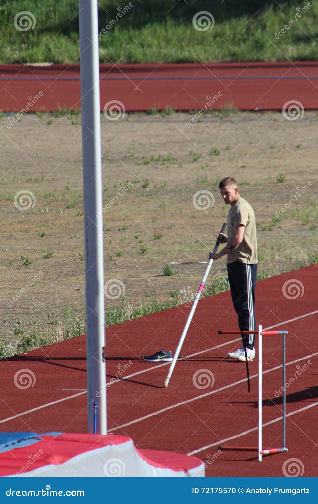 Pole-vaulter training editorial image. Image of equipment - 72175570