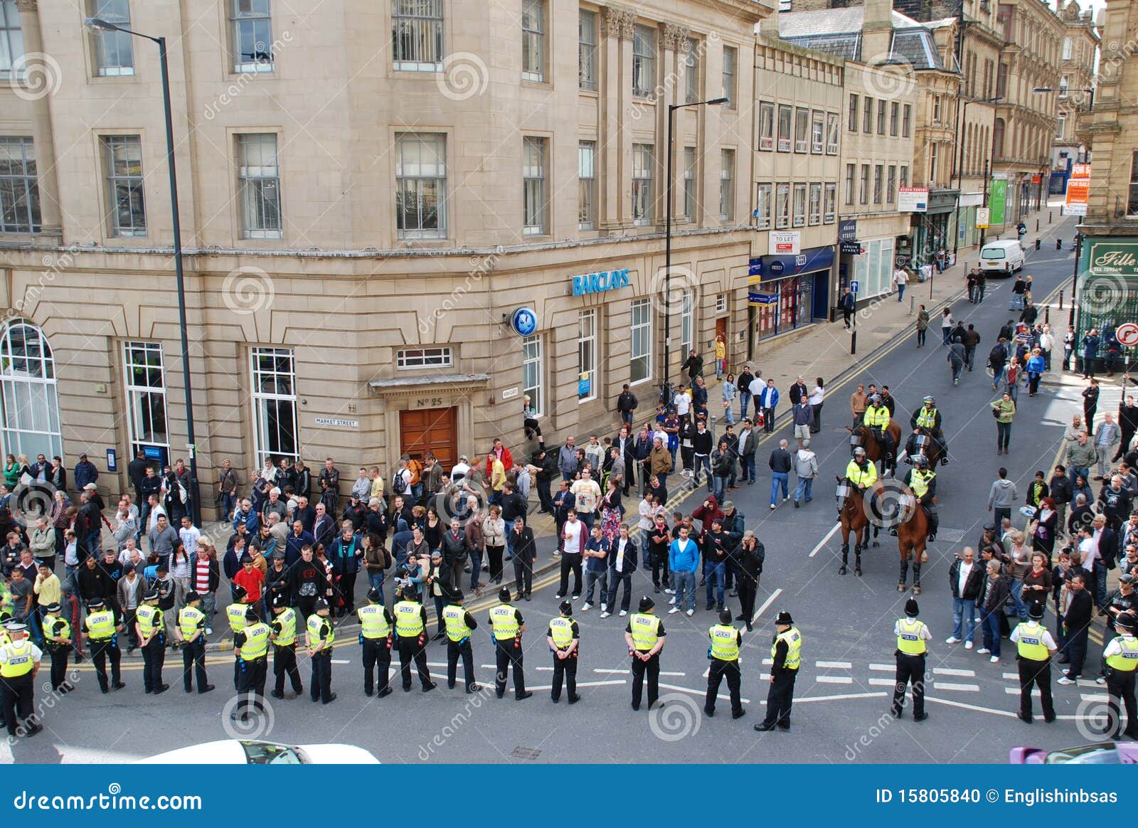 Police Barricade Protesters Editorial Image - Image of stopping, line ...
