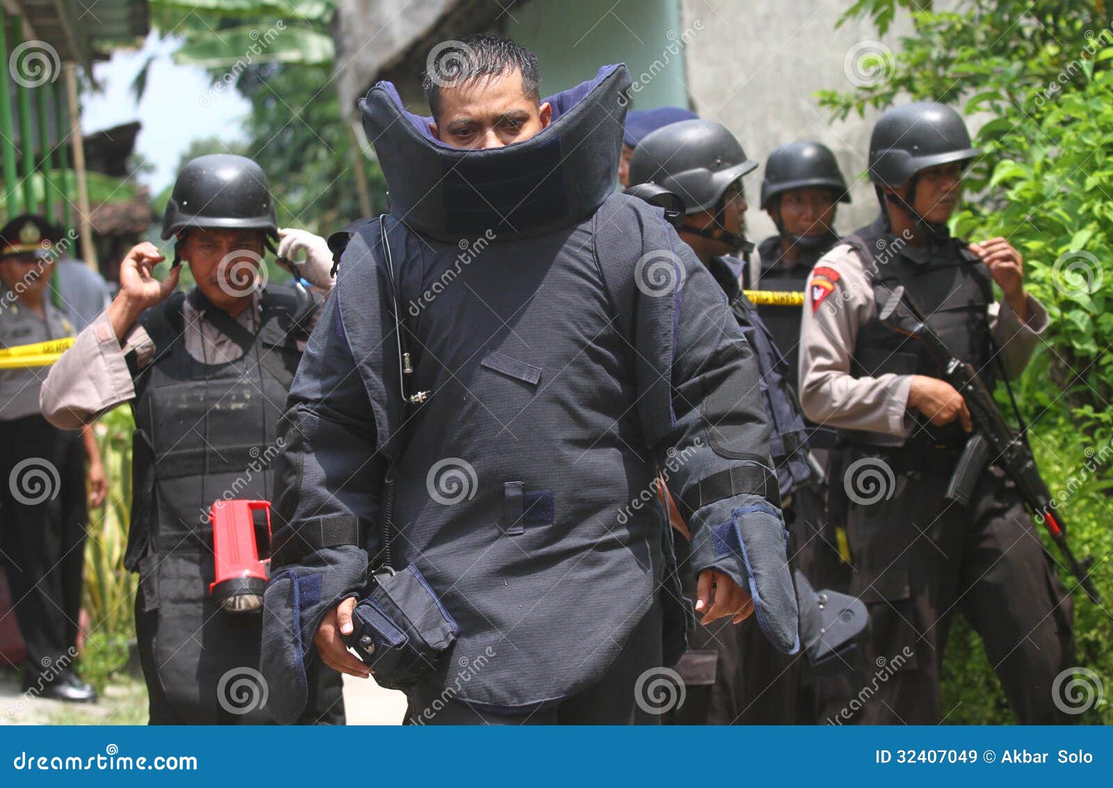 Police bomb squad editorial stock image. Image of armed - 32407049
