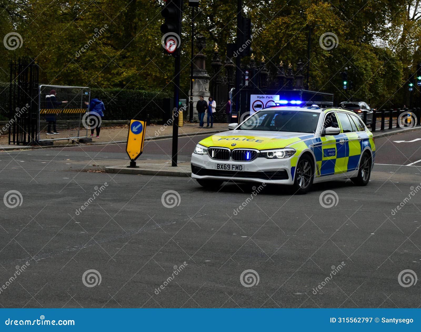 Police Car in London with Sirens Editorial Photography - Image of call ...