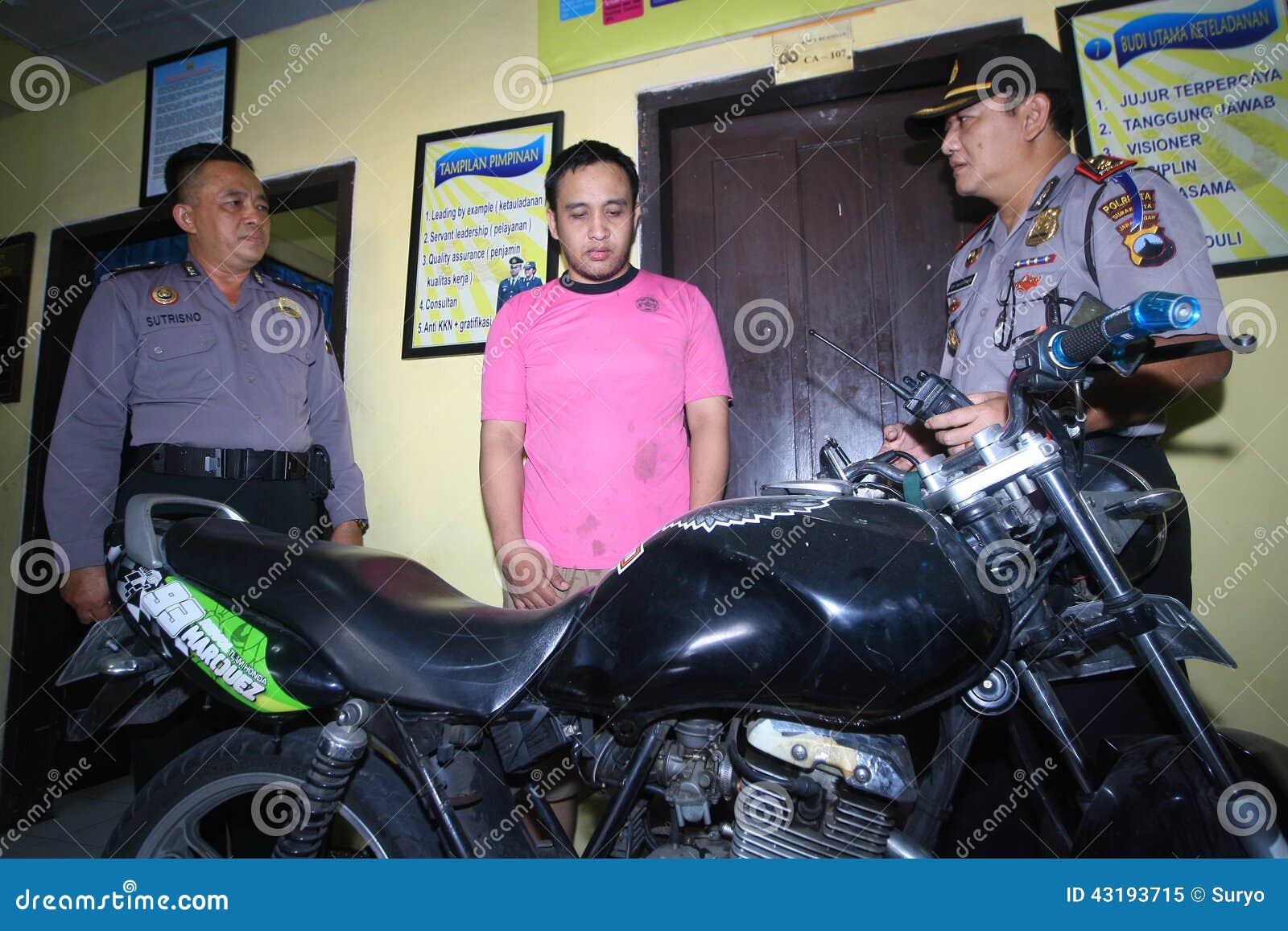 Police catch robber editorial image. Image of indonesia - 43193715