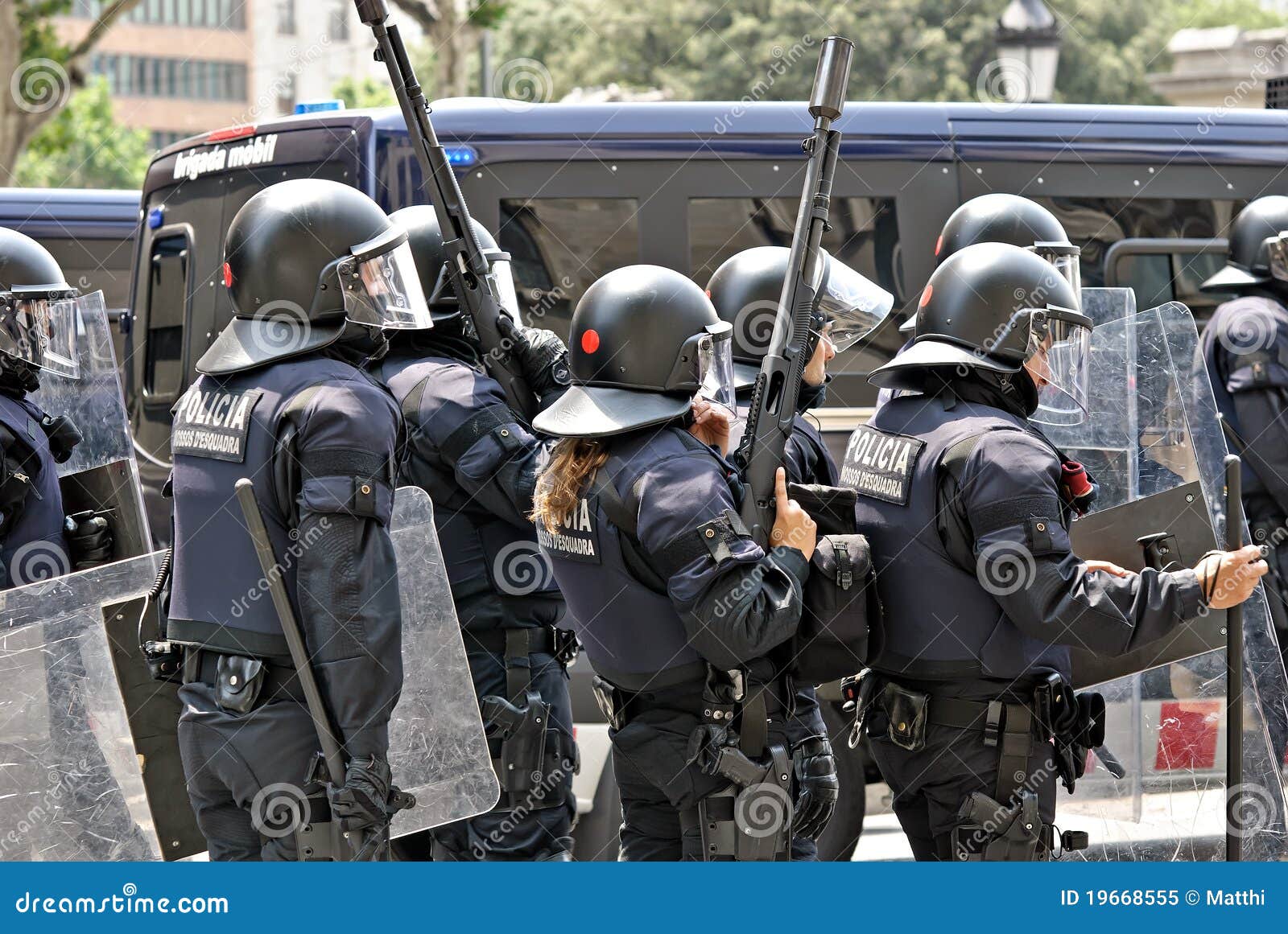 Police Intervention, Barcelona, Spain Editorial Image - Image of event ...