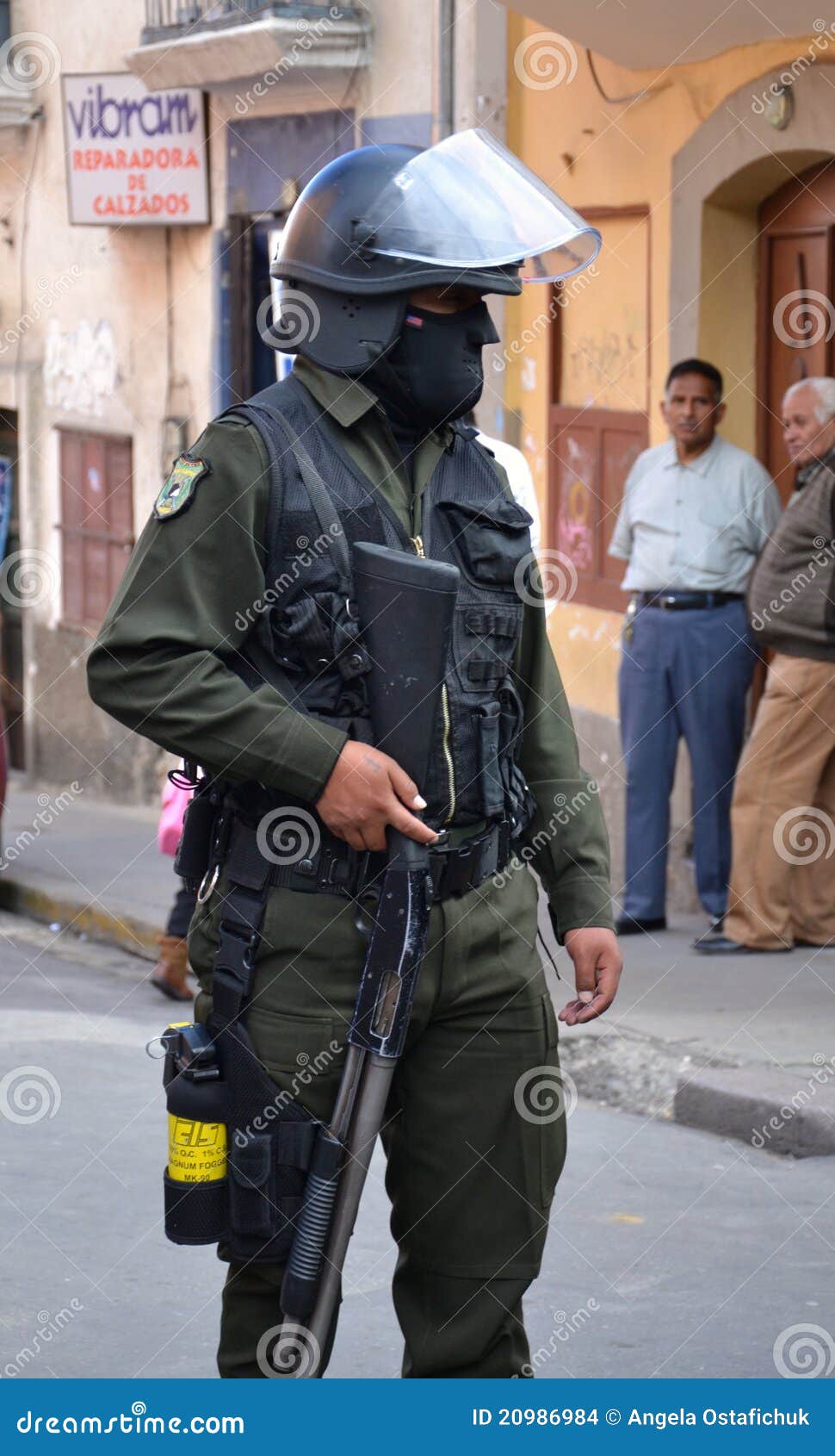 Police man in La Paz editorial stock image. Image of protest - 20986984