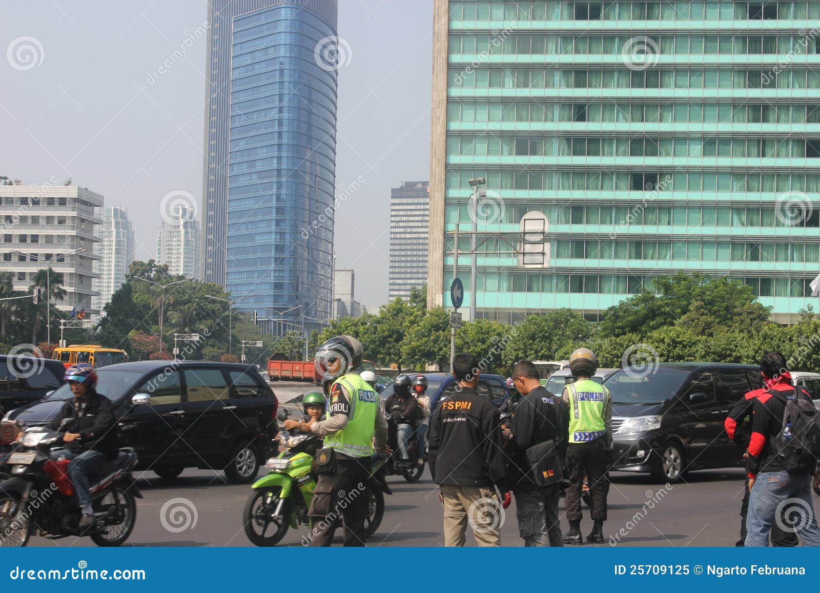 Police Manage Traffic Jam in Jakarta Editorial Image - Image of hotel ...